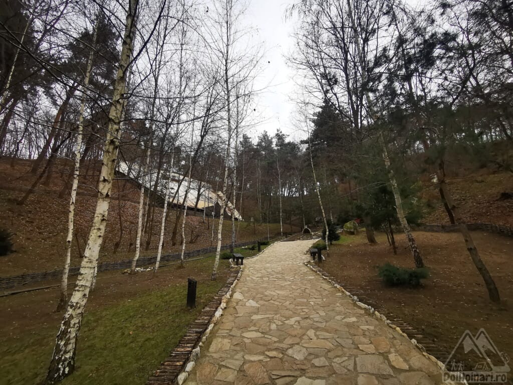 Mănăstirea rupestră Șinca Veche - DoiHoinari